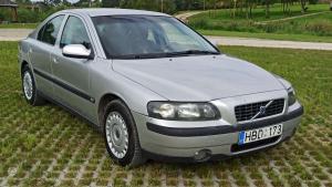 Grey Volvo S60 2002 in Pakruojis, with an engine capacity of 2.40 L and mileage of 344 thousand km for 599 €, photo 3 on AUTOMOTO.COM.LV