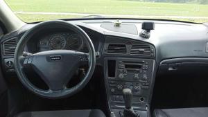 Grey Volvo S60 2002 in Pakruojis, with an engine capacity of 2.40 L and mileage of 344 thousand km for 599 €, photo 9 on AUTOMOTO.COM.LV