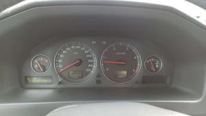 Grey Volvo S60 2002 in Pakruojis, with an engine capacity of 2.40 L and mileage of 344 thousand km for 599 €, photo 14 on AUTOMOTO.COM.LV