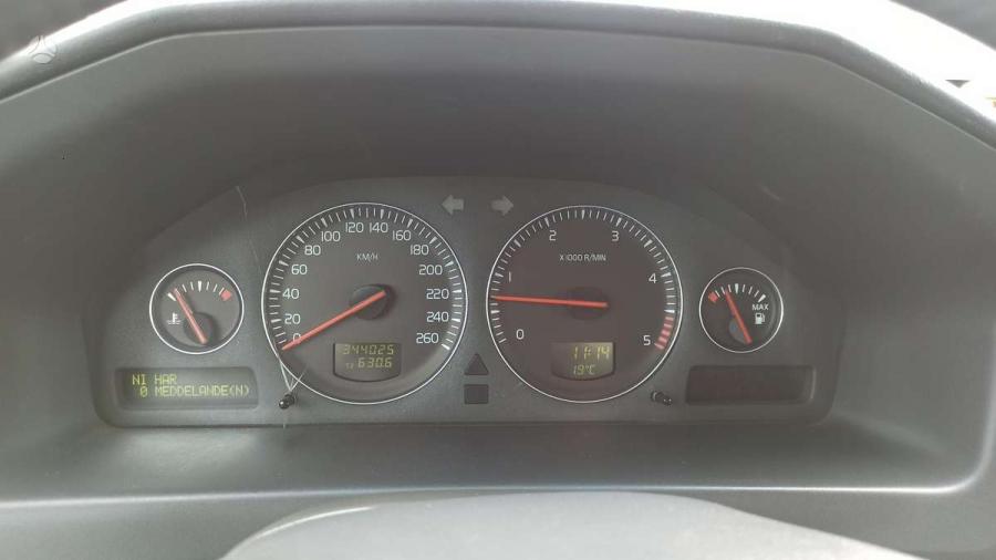 Grey Volvo S60 2002 in Pakruojis, with an engine capacity of 2.40 L and mileage of 344 thousand km for 599 €, photo 14 on AUTOMOTO.COM.LV
