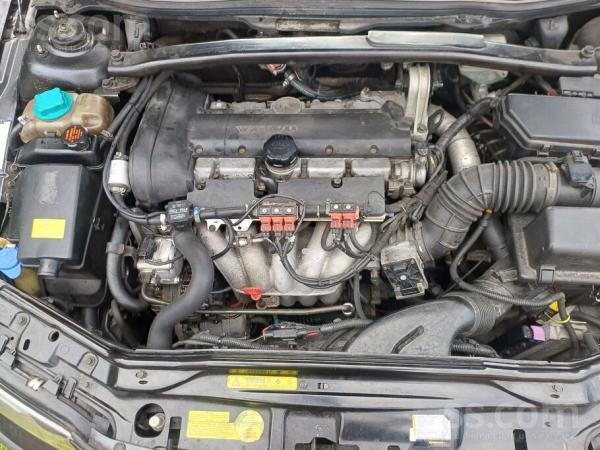 Вольво С60 2002 в Цесис на AUTOMOTO.COM.LV Серый Вольво С60 2002 в Цесис, объемом двигателя 2.40 л и пробегом 425 тыс. км за 500 €, фото 4 на AUTOMOTO.COM.LV