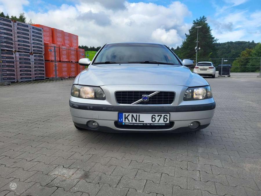 Pelēks Volvo S60 2002 Viļņa, ar dzinēja tilpumu 2.40 L un nobraukumu 341 tūkst. km par 1600 €, foto 10 vietnē AUTOMOTO.COM.LV