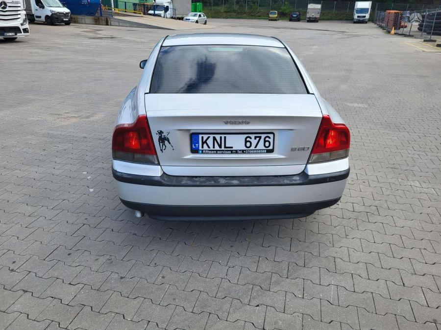 Pelēks Volvo S60 2002 Viļņa, ar dzinēja tilpumu 2.40 L un nobraukumu 341 tūkst. km par 1600 €, foto 11 vietnē AUTOMOTO.COM.LV