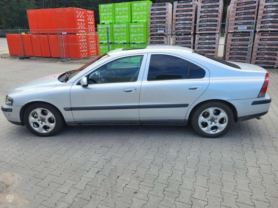 Pelēks Volvo S60 2002 Viļņa, ar dzinēja tilpumu 2.40 L un nobraukumu 341 tūkst. km par 1600 €, foto 13 vietnē AUTOMOTO.COM.LV