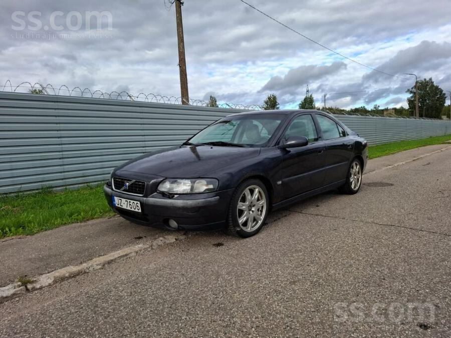 Grey Volvo S60 2002 in Riga, with an engine capacity of 2.40 L and mileage of 413 thousand km for 1350 €, photo 1 on AUTOMOTO.COM.LV