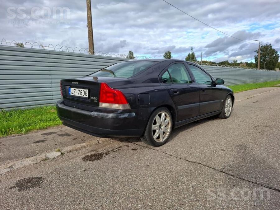 Grey Volvo S60 2002 in Riga, with an engine capacity of 2.40 L and mileage of 413 thousand km for 1350 €, photo 3 on AUTOMOTO.COM.LV
