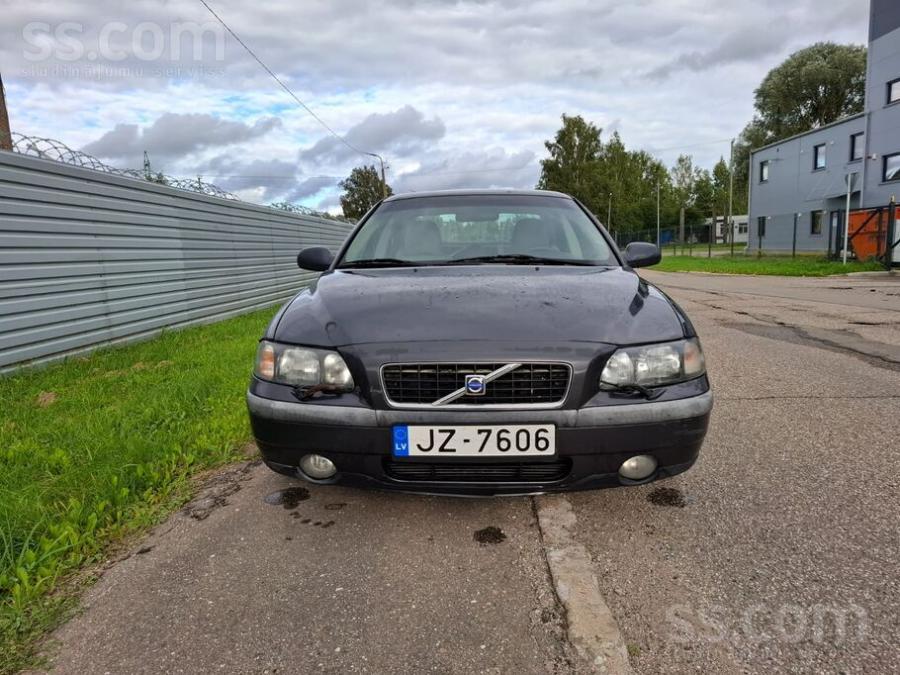 Grey Volvo S60 2002 in Riga, with an engine capacity of 2.40 L and mileage of 413 thousand km for 1350 €, photo 4 on AUTOMOTO.COM.LV