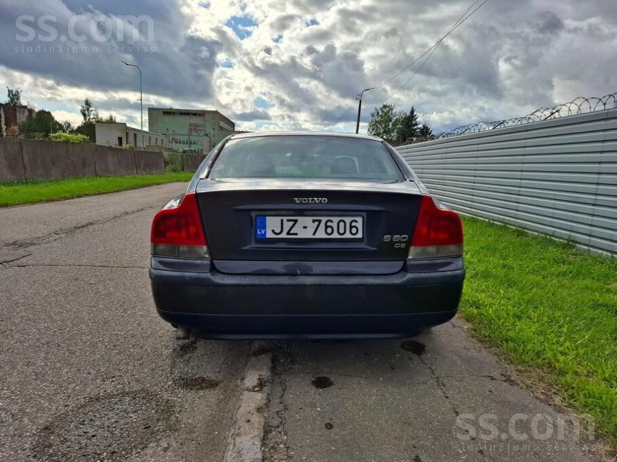 Grey Volvo S60 2002 in Riga, with an engine capacity of 2.40 L and mileage of 413 thousand km for 1350 €, photo 5 on AUTOMOTO.COM.LV