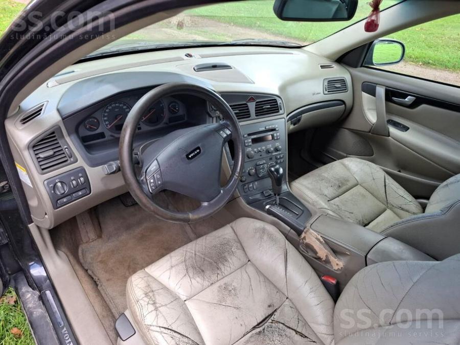 Grey Volvo S60 2002 in Riga, with an engine capacity of 2.40 L and mileage of 413 thousand km for 1350 €, photo 6 on AUTOMOTO.COM.LV