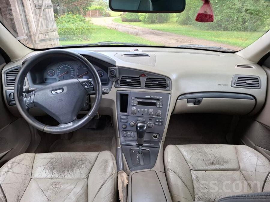 Grey Volvo S60 2002 in Riga, with an engine capacity of 2.40 L and mileage of 413 thousand km for 1350 €, photo 7 on AUTOMOTO.COM.LV