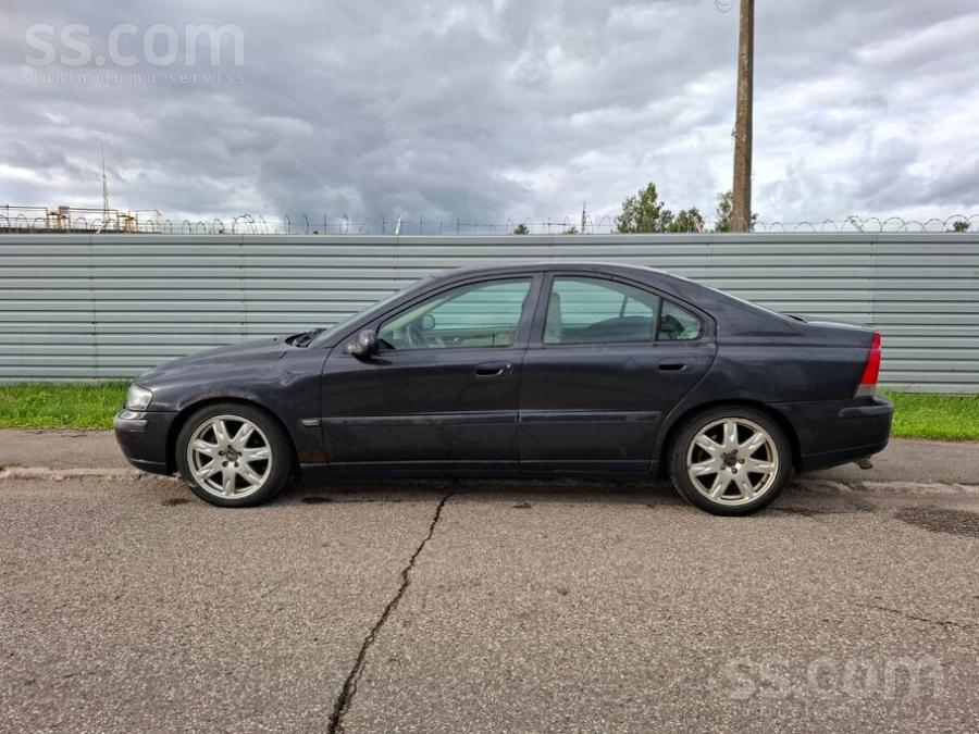 Grey Volvo S60 2002 in Riga, with an engine capacity of 2.40 L and mileage of 413 thousand km for 1350 €, photo 17 on AUTOMOTO.COM.LV