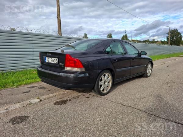 Grey Volvo S60 2002 in Riga, with an engine capacity of 2.40 L and mileage of 413 thousand km for 1350 €, photo 3 on AUTOMOTO.COM.LV