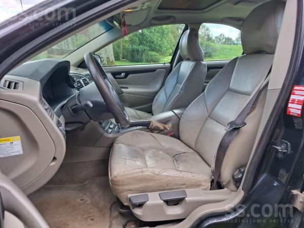 Grey Volvo S60 2002 in Riga, with an engine capacity of 2.40 L and mileage of 413 thousand km for 1350 €, photo 8 on AUTOMOTO.COM.LV