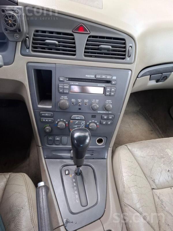 Grey Volvo S60 2002 in Riga, with an engine capacity of 2.40 L and mileage of 413 thousand km for 1350 €, photo 10 on AUTOMOTO.COM.LV