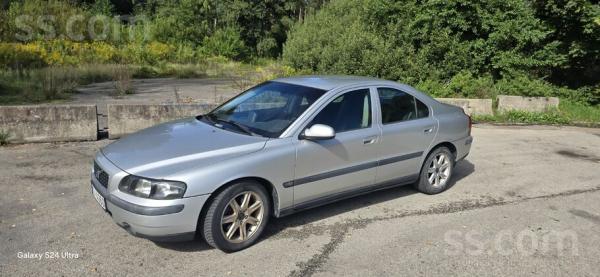 Pelēks Volvo S60 2002 Jelgava, ar dzinēja tilpumu 2.40 L un nobraukumu 319 tūkst. km par 1795 €, foto 1 vietnē AUTOMOTO.COM.LV