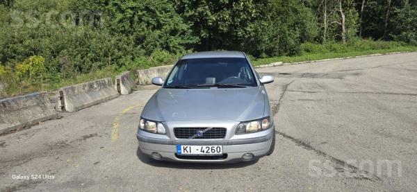 Pelēks Volvo S60 2002 Jelgava, ar dzinēja tilpumu 2.40 L un nobraukumu 319 tūkst. km par 1795 €, foto 3 vietnē AUTOMOTO.COM.LV