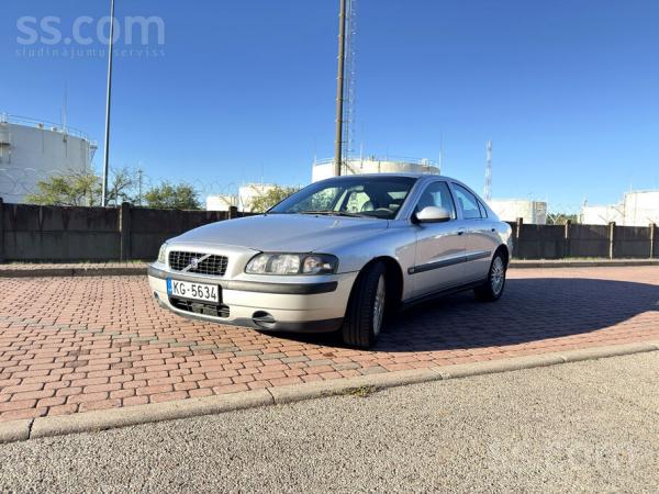 Pelēks Volvo S60 2002 Ventspils, ar dzinēja tilpumu 2.40 L un nobraukumu 391 tūkst. km par 1995 €, foto 1 vietnē AUTOMOTO.COM.LV