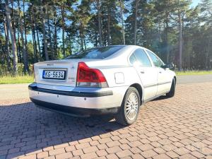Pelēks Volvo S60 2002 Ventspils, ar dzinēja tilpumu 2.40 L un nobraukumu 391 tūkst. km par 1995 €, foto 4 vietnē AUTOMOTO.COM.LV