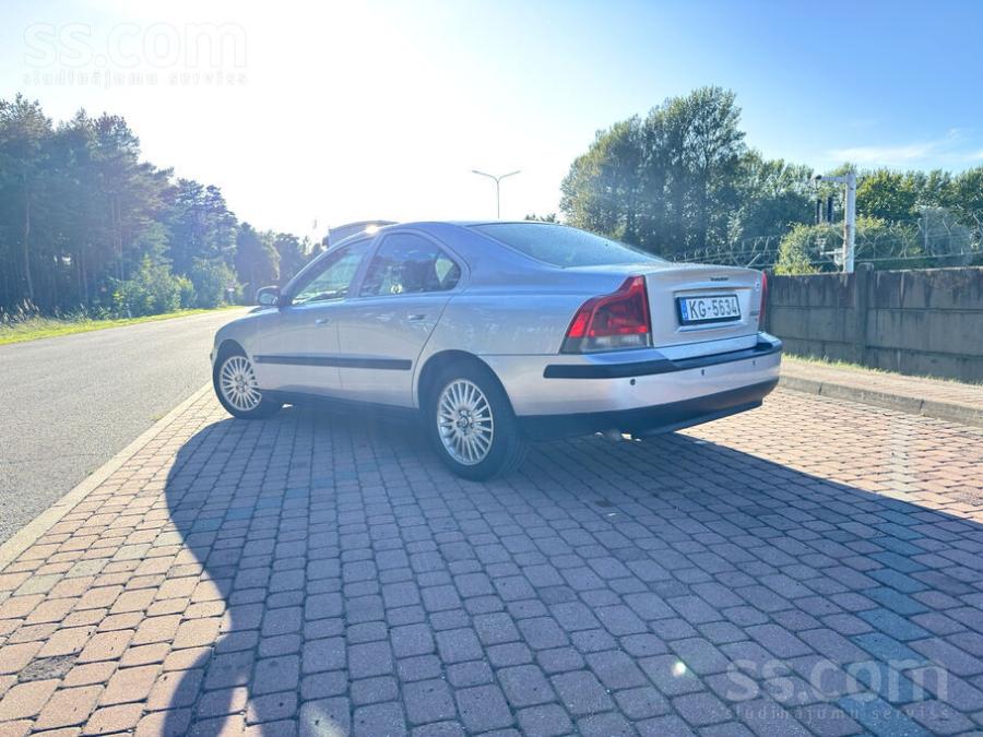 Pelēks Volvo S60 2002 Ventspils, ar dzinēja tilpumu 2.40 L un nobraukumu 391 tūkst. km par 1995 €, foto 5 vietnē AUTOMOTO.COM.LV