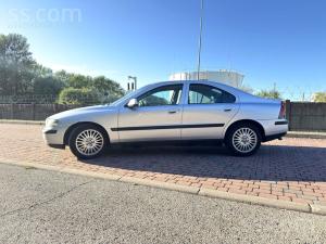 Pelēks Volvo S60 2002 Ventspils, ar dzinēja tilpumu 2.40 L un nobraukumu 391 tūkst. km par 1995 €, foto 6 vietnē AUTOMOTO.COM.LV