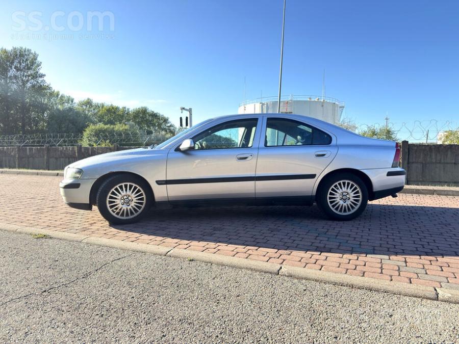 Pelēks Volvo S60 2002 Ventspils, ar dzinēja tilpumu 2.40 L un nobraukumu 391 tūkst. km par 1995 €, foto 6 vietnē AUTOMOTO.COM.LV