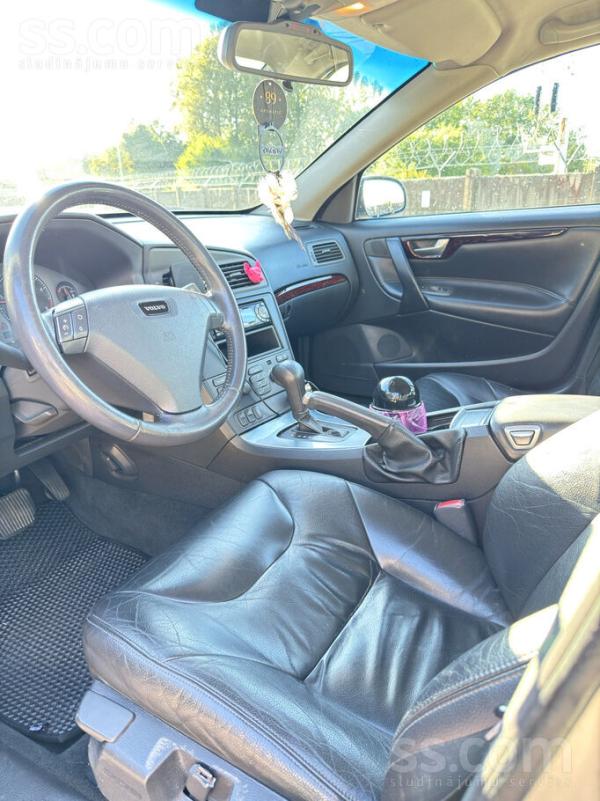 Pelēks Volvo S60 2002 Ventspils, ar dzinēja tilpumu 2.40 L un nobraukumu 391 tūkst. km par 1995 €, foto 9 vietnē AUTOMOTO.COM.LV