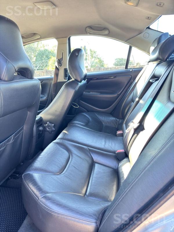 Pelēks Volvo S60 2002 Ventspils, ar dzinēja tilpumu 2.40 L un nobraukumu 391 tūkst. km par 1995 €, foto 11 vietnē AUTOMOTO.COM.LV