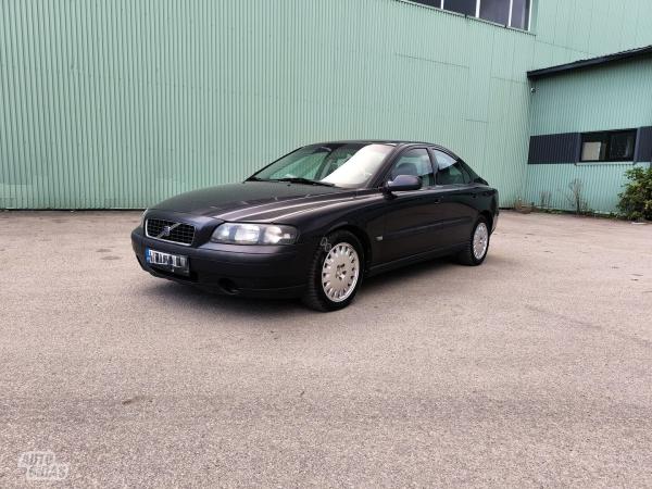 Pelēks Volvo S60 2002 Kauņa, ar dzinēja tilpumu 2.40 L un nobraukumu 350 tūkst. km par 950 €, foto 3 vietnē AUTOMOTO.COM.LV