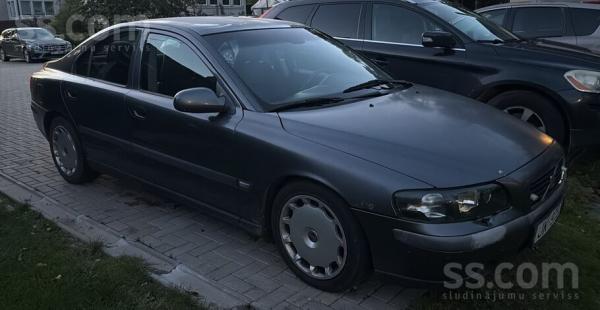 Volvo S60 2002 Ogre vietnē Pelēks Volvo S60 2002 Ogre, ar dzinēja tilpumu 2.50 L un nobraukumu 305 tūkst. km par 600 €, foto 5 vietnē AUTOMOTO.COM.LV
