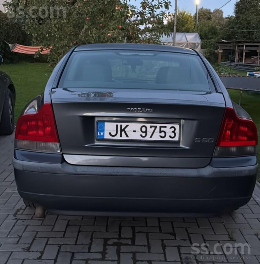 Pelēks Volvo S60 2002 Ogre, ar dzinēja tilpumu 2.50 L un nobraukumu 305 tūkst. km par 600 €, foto 6 vietnē AUTOMOTO.COM.LV
