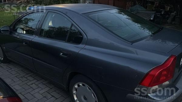 Volvo S60 2002 Ogre vietnē Pelēks Volvo S60 2002 Ogre, ar dzinēja tilpumu 2.50 L un nobraukumu 305 tūkst. km par 600 €, foto 7 vietnē AUTOMOTO.COM.LV