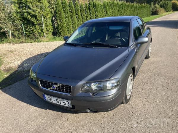 Grey Volvo S60 2002 in Jelgava, with an engine capacity of 2.40 L and mileage of 309 thousand km for 1290 €, photo 1 on AUTOMOTO.COM.LV