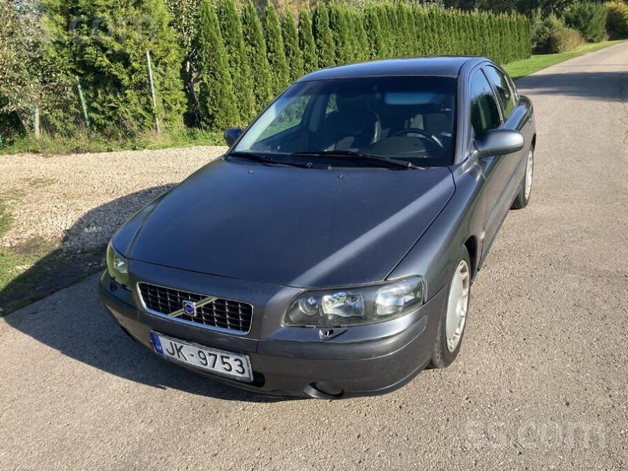 Pelēks Volvo S60 2002 Jelgava, ar dzinēja tilpumu 2.40 L un nobraukumu 309 tūkst. km par 1390 €, foto 1 vietnē AUTOMOTO.COM.LV