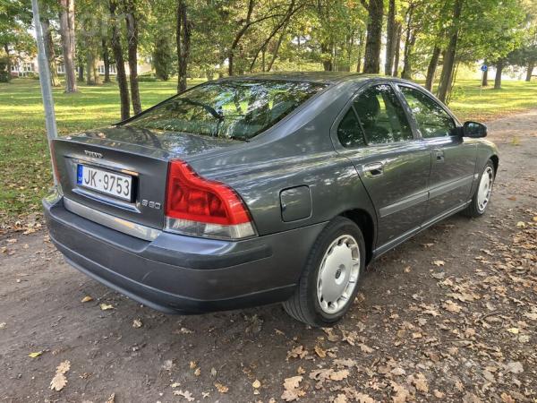 Grey Volvo S60 2002 in Jelgava, with an engine capacity of 2.40 L and mileage of 309 thousand km for 1290 €, photo 4 on AUTOMOTO.COM.LV