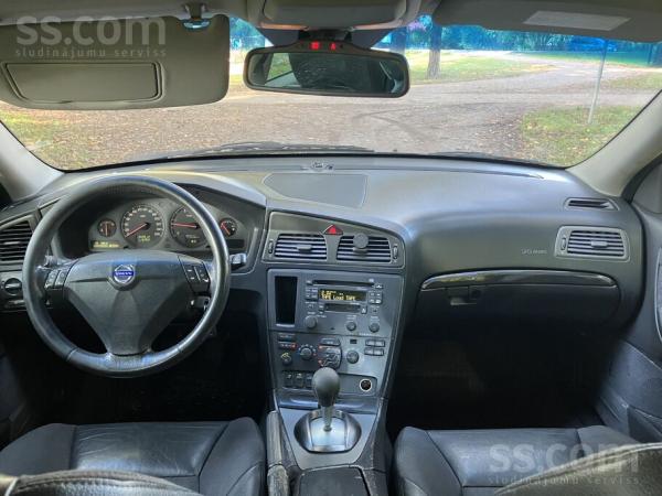 Grey Volvo S60 2002 in Jelgava, with an engine capacity of 2.40 L and mileage of 309 thousand km for 1290 €, photo 8 on AUTOMOTO.COM.LV