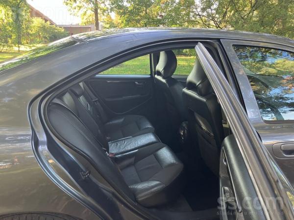 Grey Volvo S60 2002 in Jelgava, with an engine capacity of 2.40 L and mileage of 309 thousand km for 1290 €, photo 9 on AUTOMOTO.COM.LV