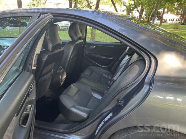 Grey Volvo S60 2002 in Jelgava, with an engine capacity of 2.40 L and mileage of 309 thousand km for 1290 €, photo 10 on AUTOMOTO.COM.LV