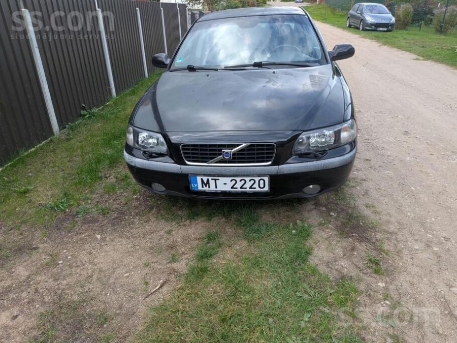 Pelēks Volvo S60 2002 Daugavpils, ar dzinēja tilpumu 2.40 L un nobraukumu 220 tūkst. km par 1500 €, foto 2 vietnē AUTOMOTO.COM.LV