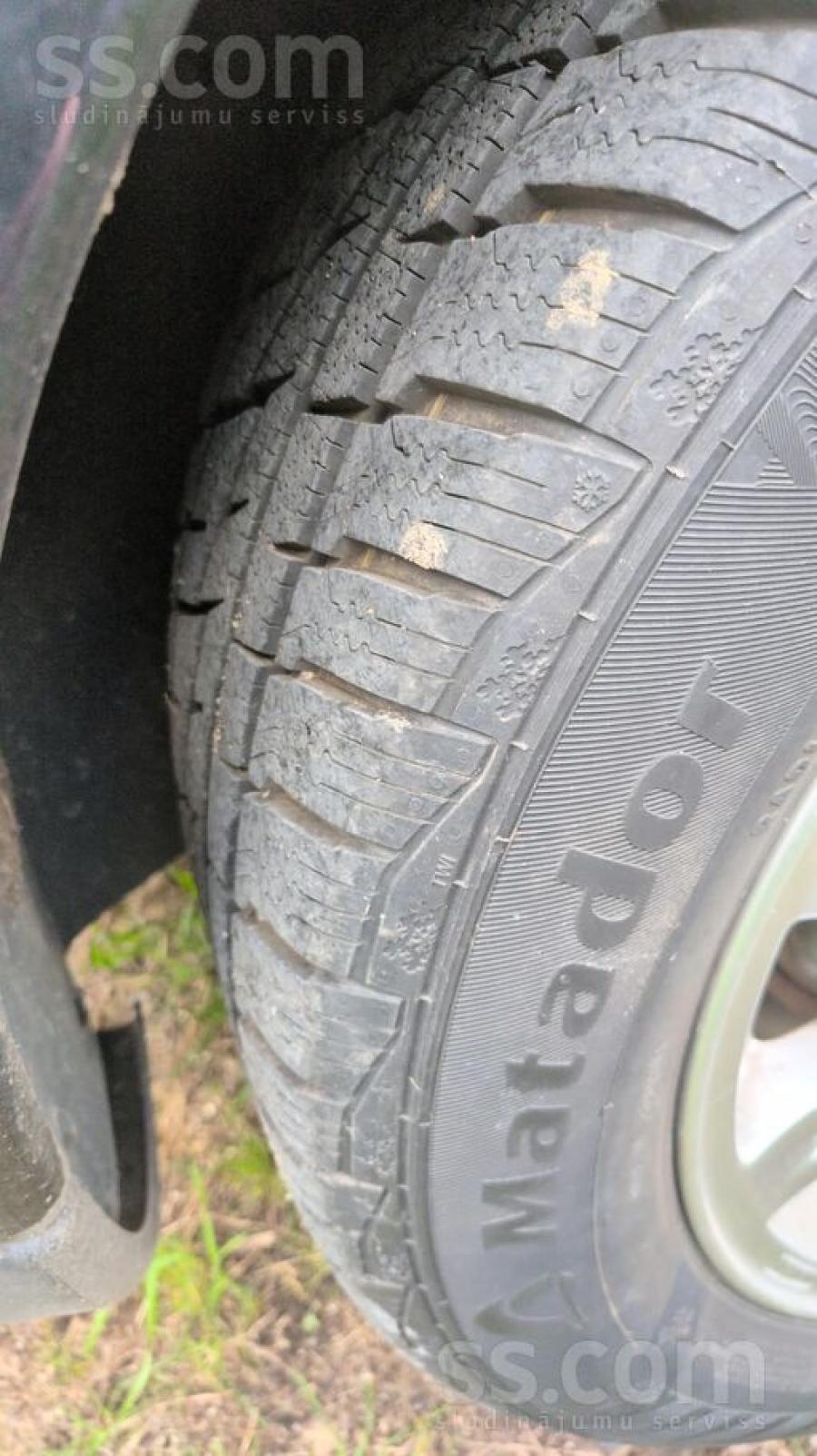 Pelēks Volvo S60 2002 Daugavpils, ar dzinēja tilpumu 2.40 L un nobraukumu 220 tūkst. km par 1500 €, foto 12 vietnē AUTOMOTO.COM.LV