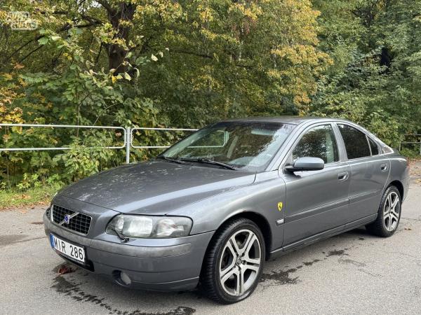 Grey Volvo S60 2002 in Vilnius, with an engine capacity of 2.40 L and mileage of 300 thousand km for 900 €, photo 1 on AUTOMOTO.COM.LV