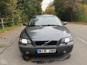 Pelēks Volvo S60 2002 Viļņa, ar dzinēja tilpumu 2.40 L un nobraukumu 300 tūkst. km par 900 €, foto 4 vietnē AUTOMOTO.COM.LV