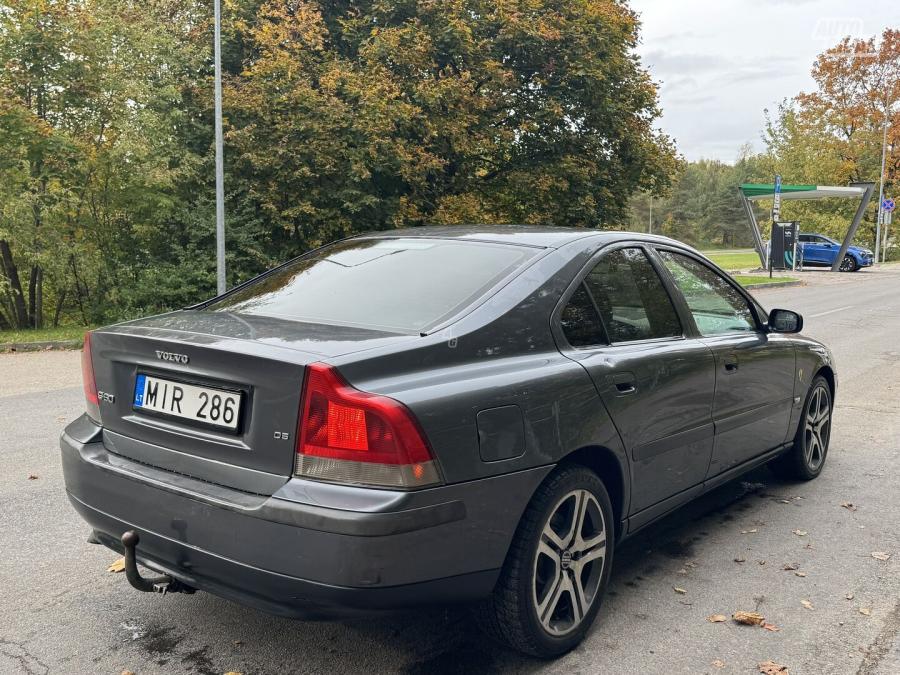 Pelēks Volvo S60 2002 Viļņa, ar dzinēja tilpumu 2.40 L un nobraukumu 300 tūkst. km par 900 €, foto 6 vietnē AUTOMOTO.COM.LV