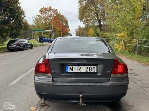 Pelēks Volvo S60 2002 Viļņa, ar dzinēja tilpumu 2.40 L un nobraukumu 300 tūkst. km par 900 €, foto 7 vietnē AUTOMOTO.COM.LV