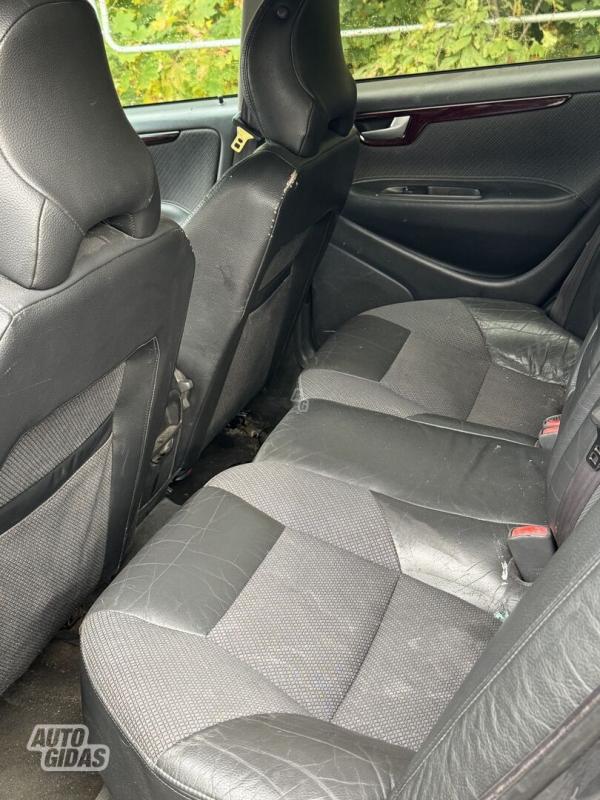 Grey Volvo S60 2002 in Vilnius, with an engine capacity of 2.40 L and mileage of 300 thousand km for 900 €, photo 9 on AUTOMOTO.COM.LV