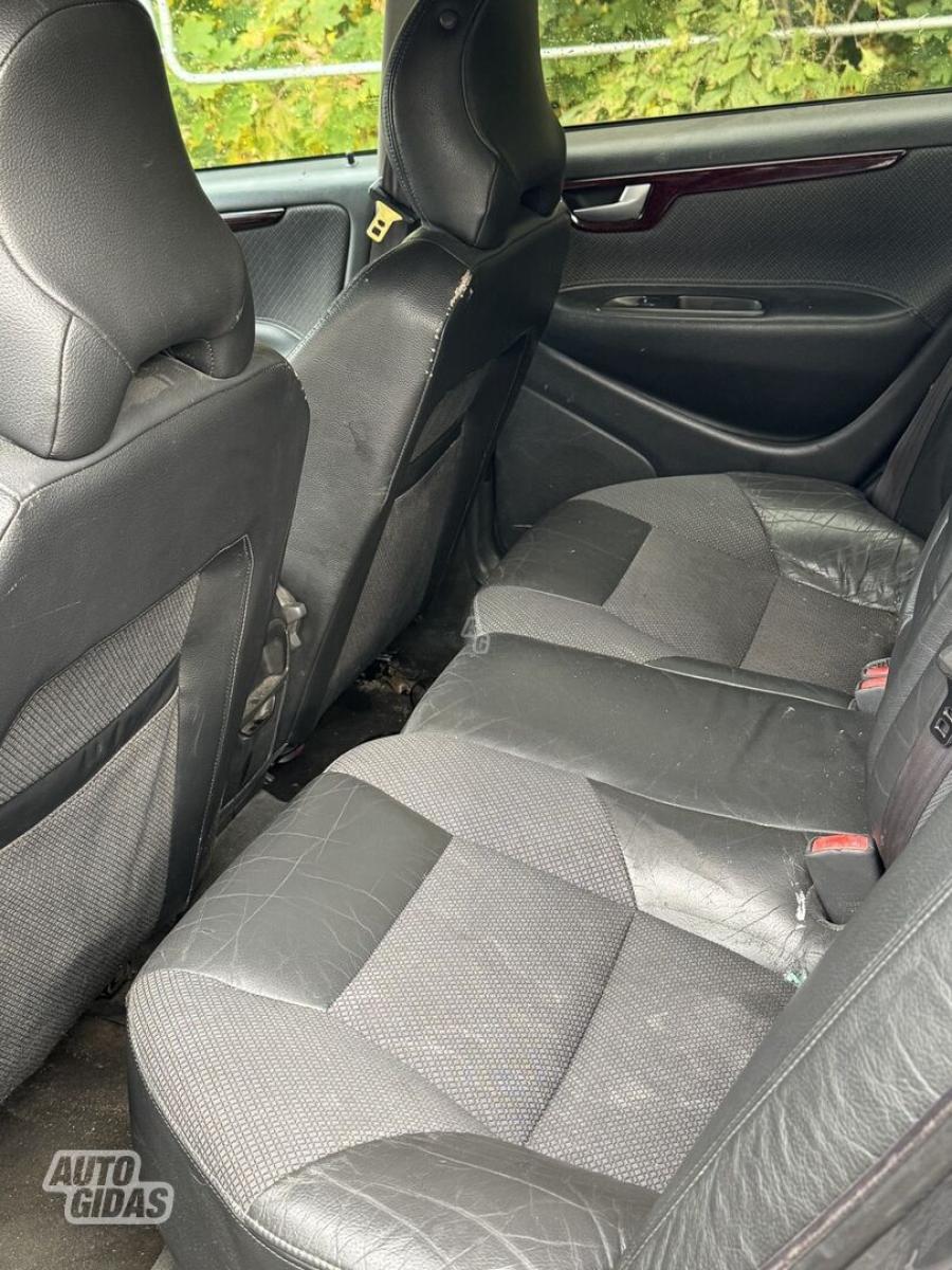Pelēks Volvo S60 2002 Viļņa, ar dzinēja tilpumu 2.40 L un nobraukumu 300 tūkst. km par 900 €, foto 9 vietnē AUTOMOTO.COM.LV