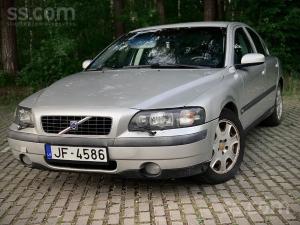 Pelēks Volvo S60 2003 Jūrmala, ar dzinēja tilpumu 2.40 L un nobraukumu 348 tūkst. km par 1000 €, foto 1 vietnē AUTOMOTO.COM.LV