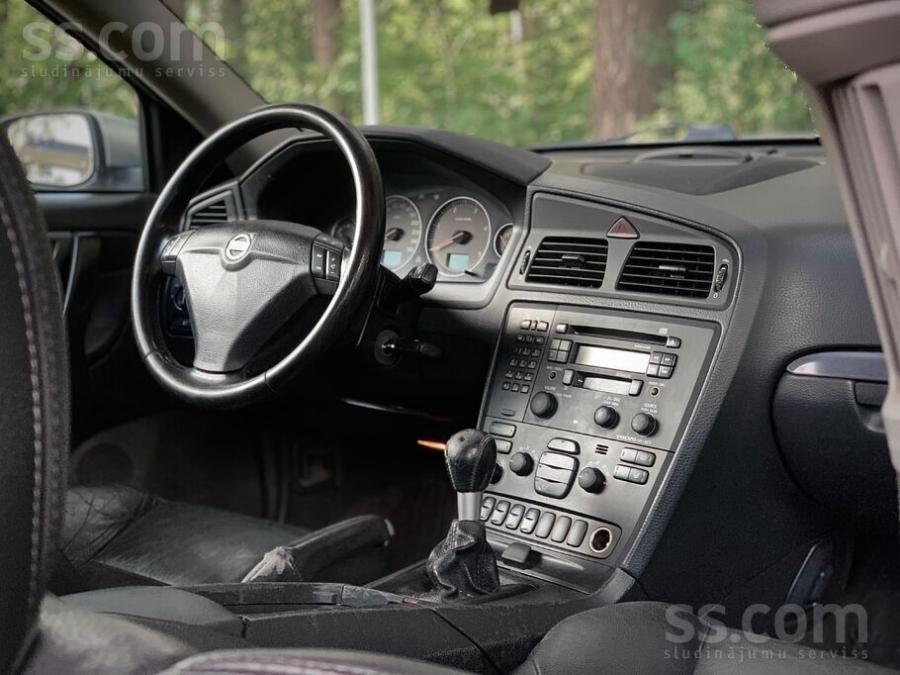Pelēks Volvo S60 2003 Jūrmala, ar dzinēja tilpumu 2.40 L un nobraukumu 348 tūkst. km par 1000 €, foto 4 vietnē AUTOMOTO.COM.LV