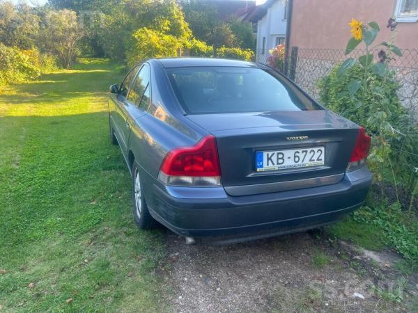Pelēks Volvo S60 2003 Rīga, ar dzinēja tilpumu 2.40 L un nobraukumu 319 tūkst. km par 1100 €, foto 2 vietnē AUTOMOTO.COM.LV