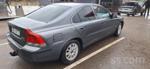 Pelēks Volvo S60 2003 Daugavpils, ar dzinēja tilpumu 2.40 L un nobraukumu 308 tūkst. km par 1500 €, foto 4 vietnē AUTOMOTO.COM.LV