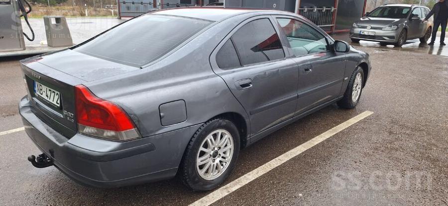 Pelēks Volvo S60 2003 Daugavpils, ar dzinēja tilpumu 2.40 L un nobraukumu 308 tūkst. km par 1500 €, foto 4 vietnē AUTOMOTO.COM.LV